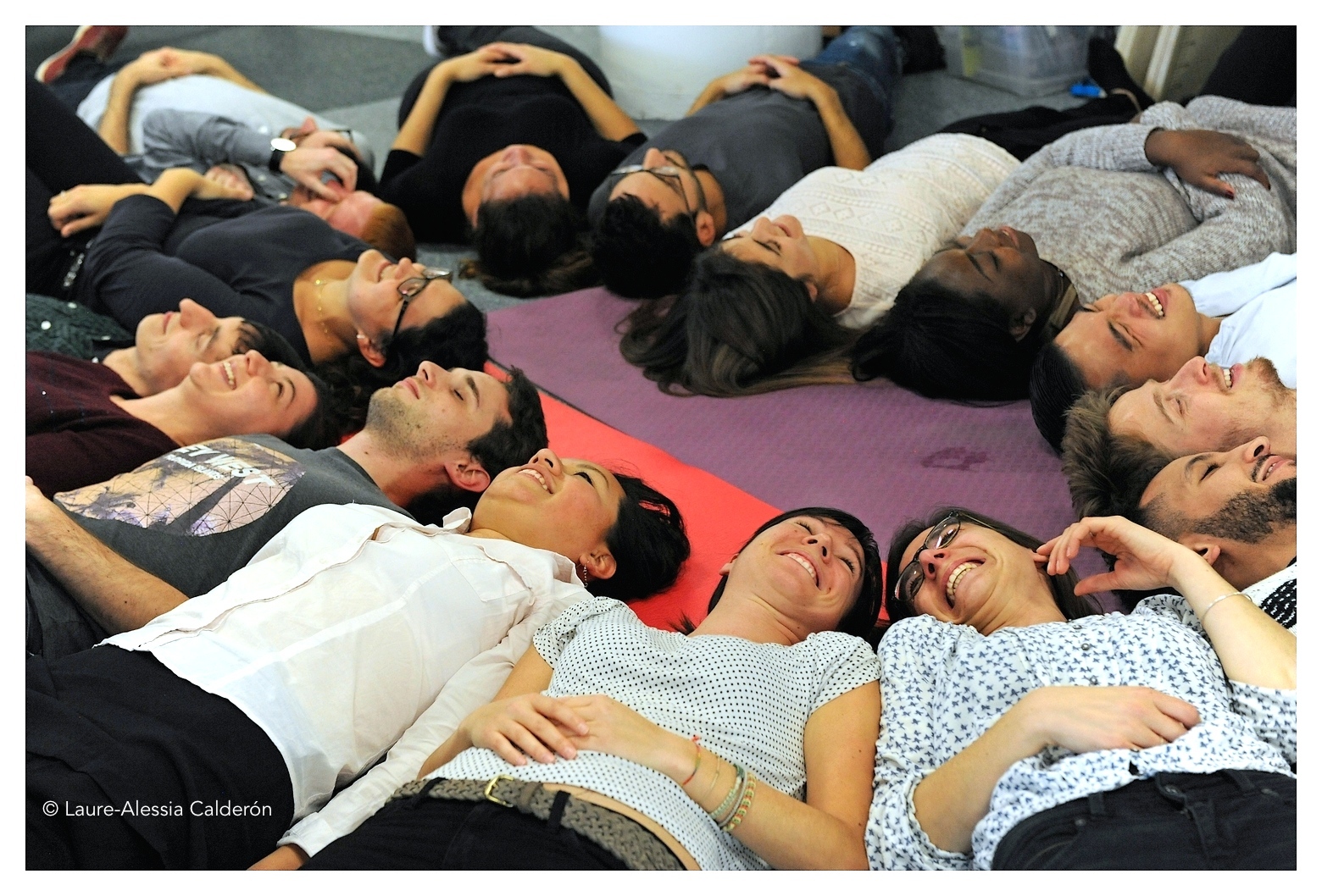 Le Yoga du rire en équipe – HappyConnector